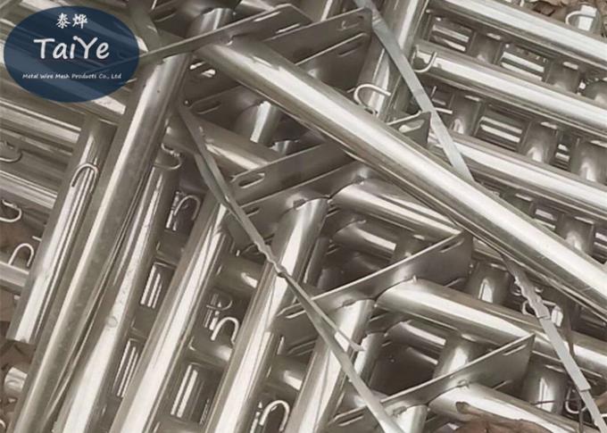 Round Tube Barbed Wire Fence Post V Razor Wire Brackets With 4 Strands