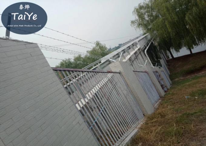 Galvanized Outside Barbed Wire Fence Post Diameter 500mm Razor Wire ...