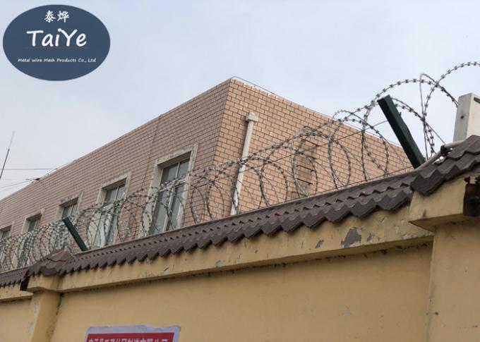 PVC Coated Barbed Wire Fence Post Single Or Double Support Customized Size