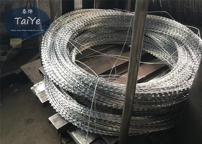 BTO11 Uganda PVC Coated Razor Wire Galvanized Concertina Razor Barbed Wire